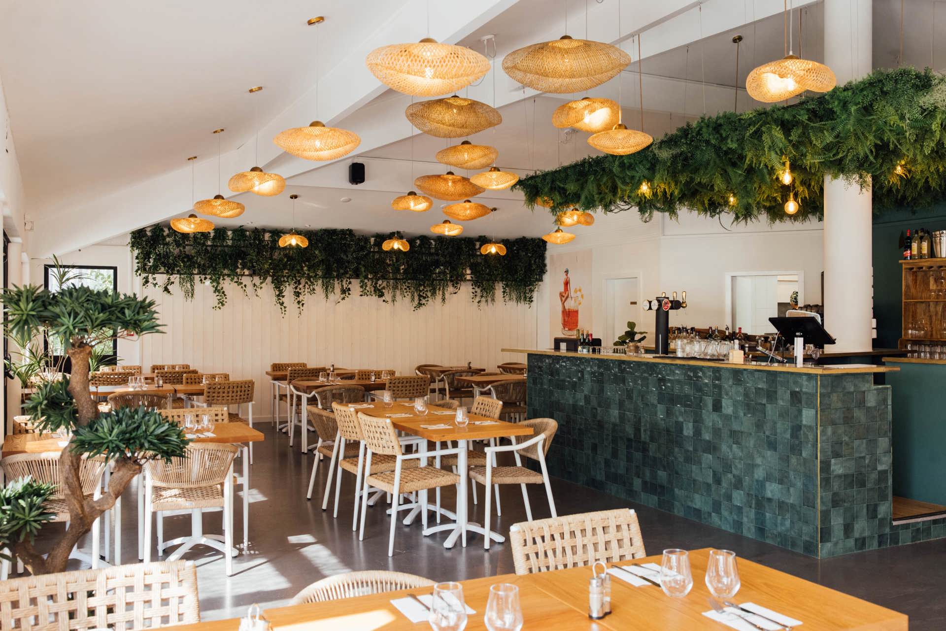 Serveur de restaurant F/H - CDD 4 mois à Lacanau | Yelloh Village ...